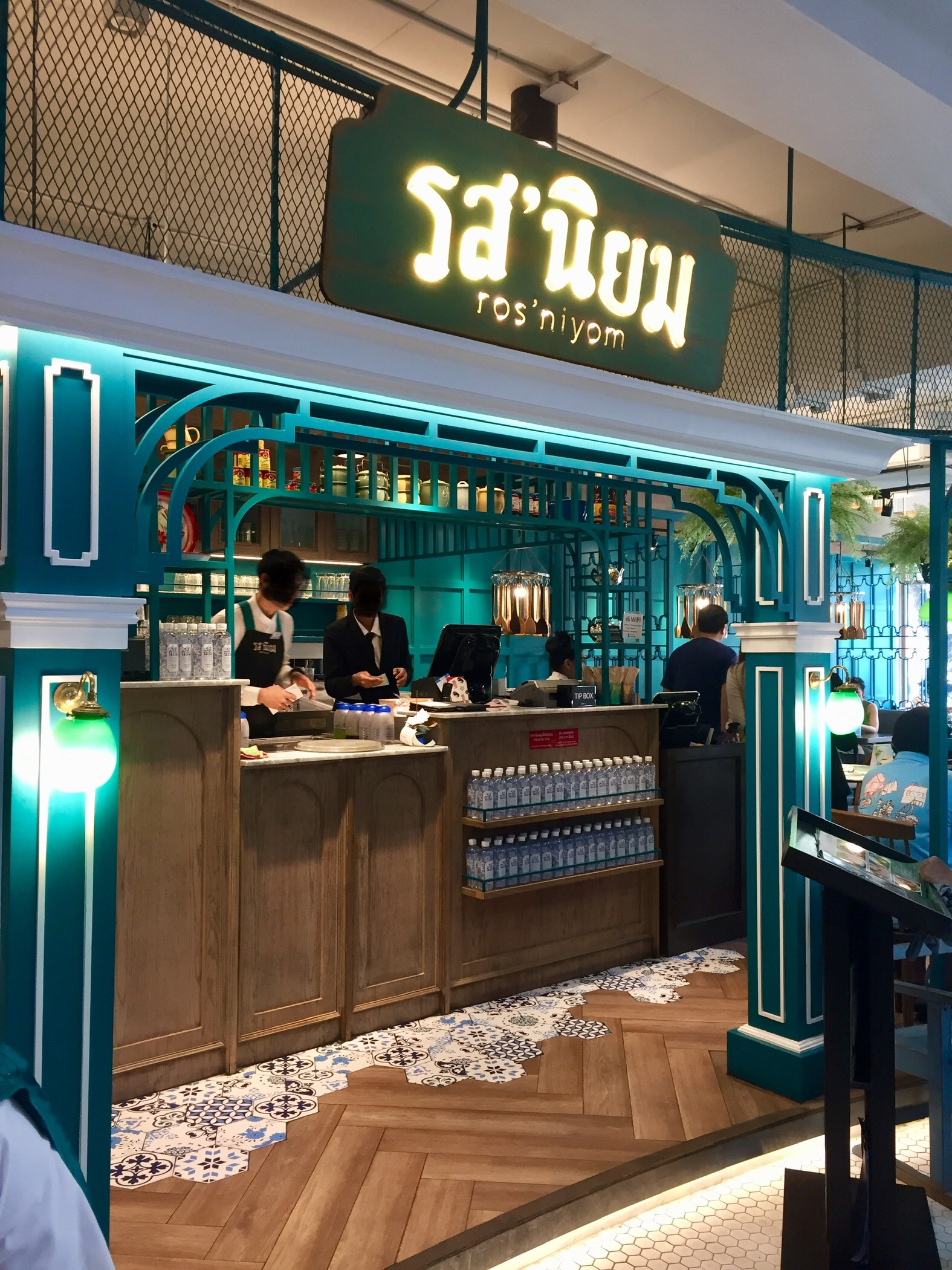 タイのストリートヌードル「Ros Niyom（ロスニョム）」でタイのラーメンをいただく！スコータイ風のバミーが特に美味！！ | タイに暮らせば